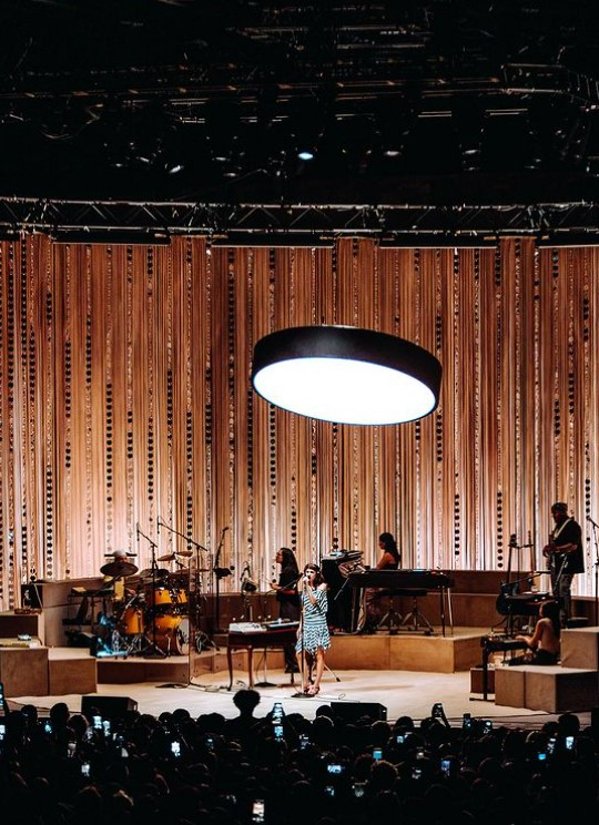 Clairo’s ‘Charm Tour:’ a spellbinding night at Frost Amphitheater - The ...